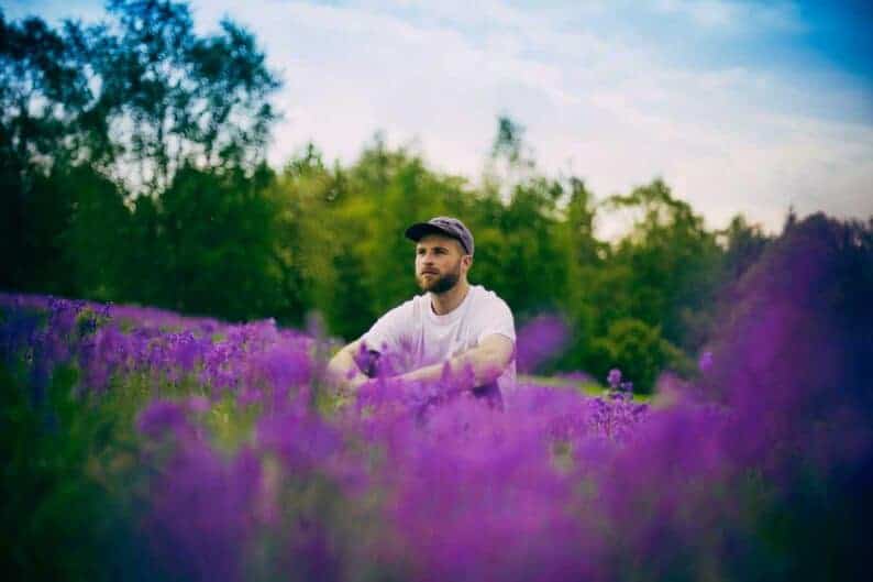 Iain Wilson Releases Debut Album Holding On ’Til Sunrise